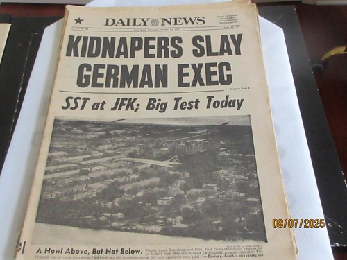 New York Daily News ,Oct. 20, 1977 , Reggie Jackson , Billy Martin ...