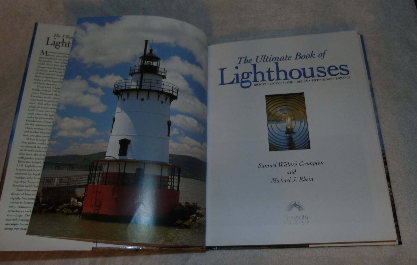 The Ultimate Book of Lighthouses : An Illustrated Companion to the ...