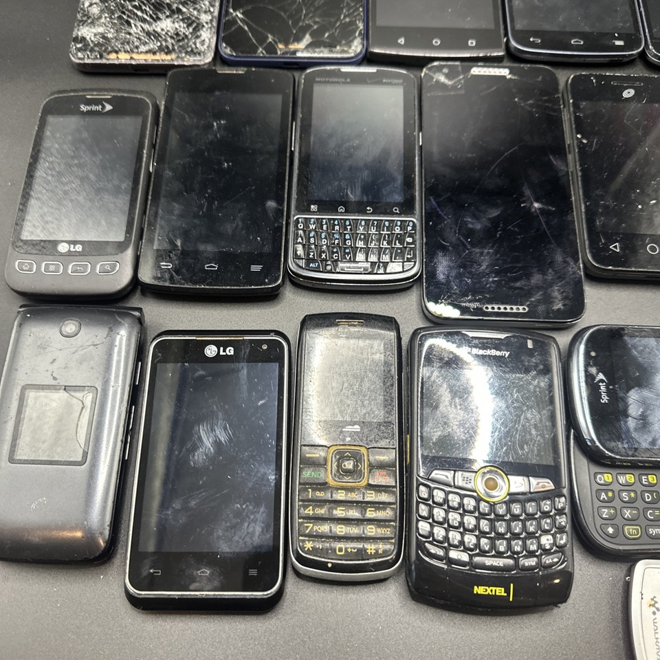 Lot of 21 UNTESTED Phones Samsung BlackBerry Vintage Flip phones For ...