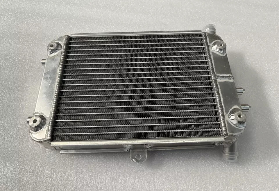 One side For Audi A4 RS4 B7 8EC/8ED Quattro 4.2L 2005-2008 AUX Radiator ...