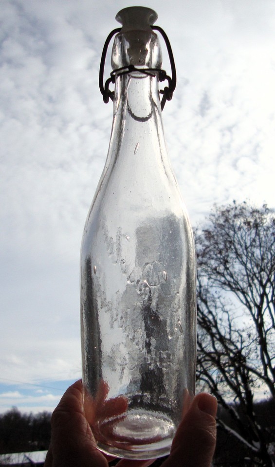 N. PESSOLANO ~ CLEAR PINT MARKED BAILED BLOB TOP BEER BOTTLE ...