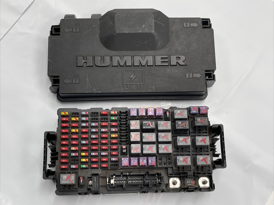 2008 Hummer H3 Engine Bay Fusebox Fuse Block Relay 25908815 Box (broken ...