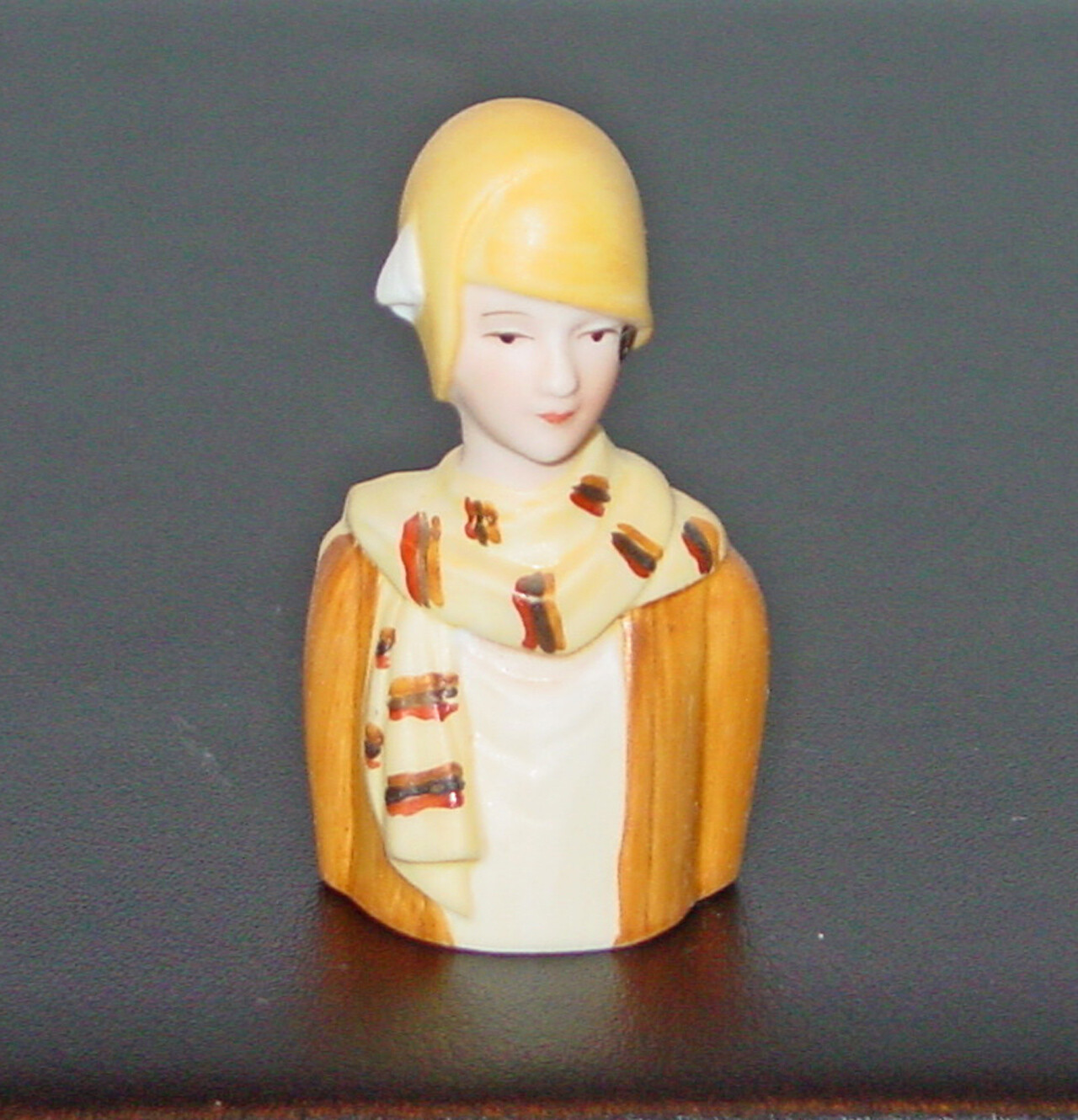 VINTAGE AVON AMERICAN FASHION THIMBLE COMPLETE SET W/ MAHOGANY RACK NEW ...