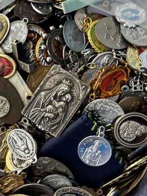HUGE LOT OVER 18 LBS. ANTIQUE & VINTAGE CATHOLIC RELIGIOUS HOLY MEDALS ...