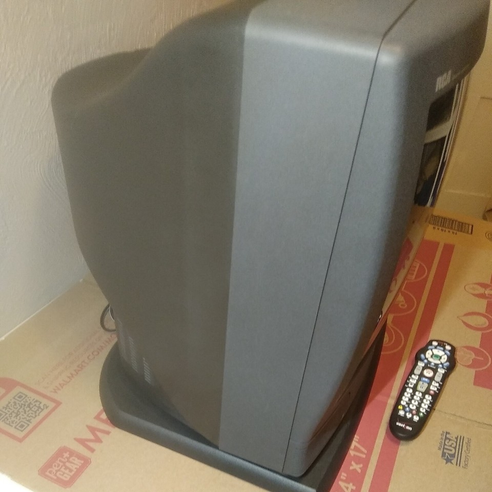 Vintage RCA COLORTRAK TV Television W/ Universal Remote & Swivel Base ...
