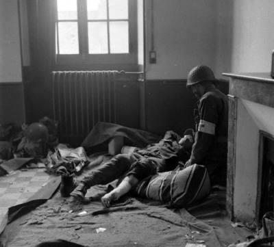 WW2 Photo WWII US Army Medic & Wounded German Normandy World War Two ...