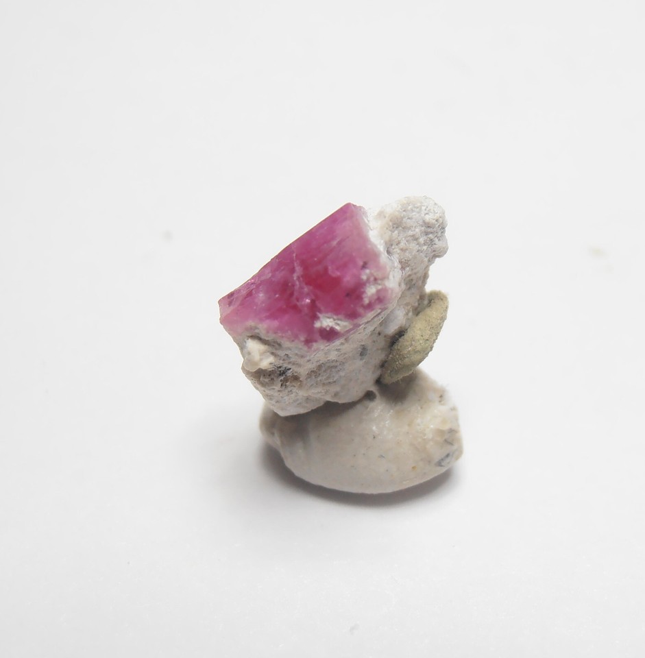 Red Beryl Crystal - Ruby Violet Claims - 12 mm | eBay