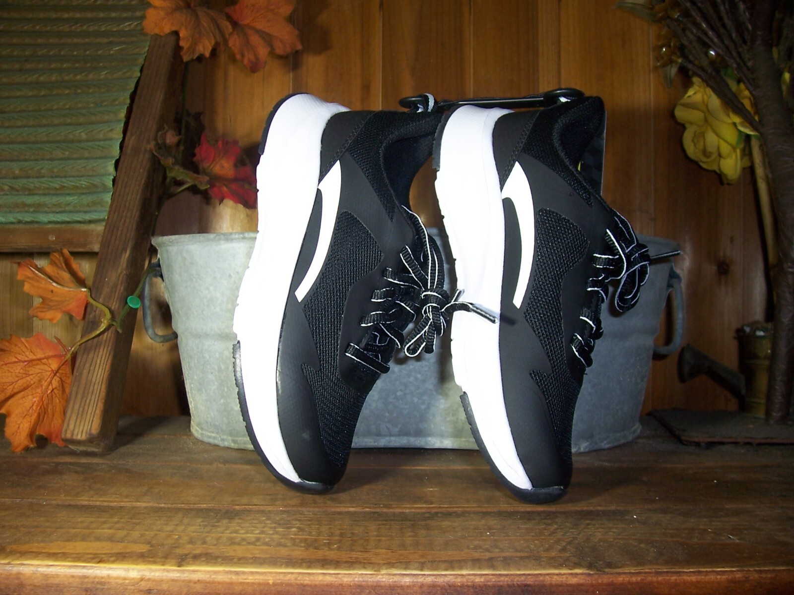 ATHLETIC WORKS GIRLS BLACK SNEAKERS SHOES SIZE 13 LACE UP SCHOOL SPORTS ...