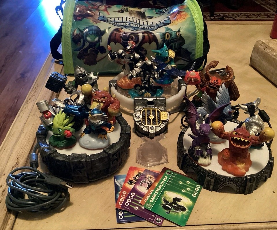 Skylanders Lot of 13+ Figures Carrying Case Zipper Bag and 3 Portals of ...