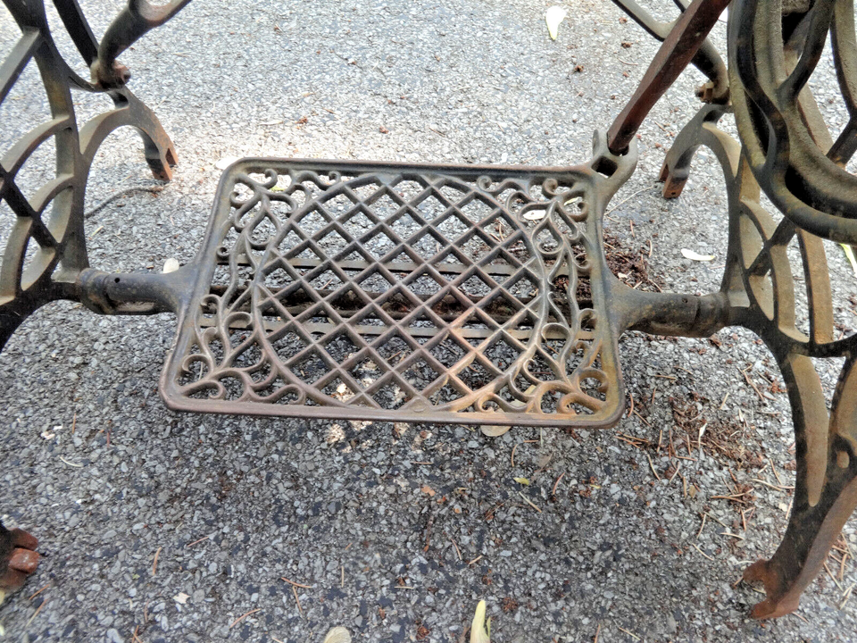 1900's Antique Minnesota Treadle Sewing Machine with 7 Drawer Cabinet ...