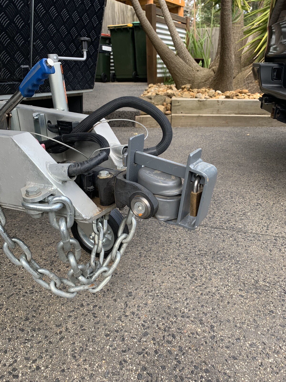 DO 35 Hitchmaster Lock. Anti-theft lock also fits Poly-block and Al-Ko ...