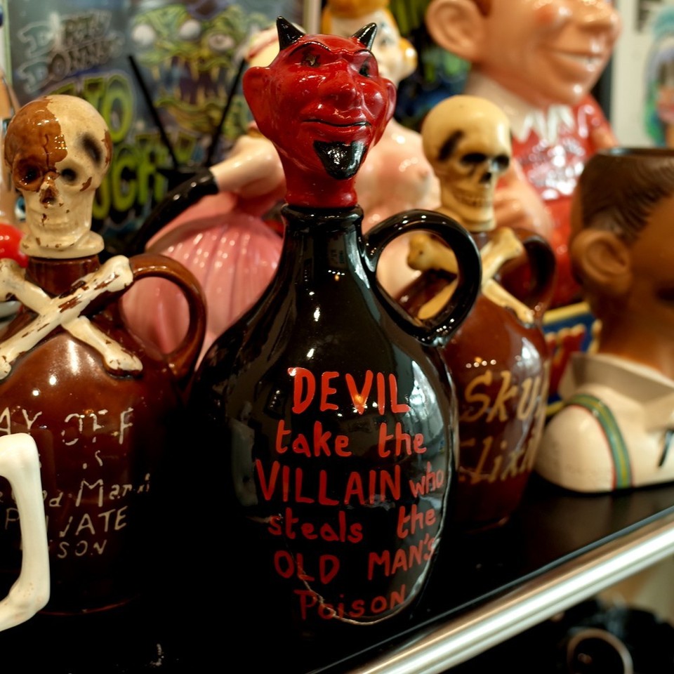 VINTAGE 1950~60s DEVIL take the VILLAIN who steals the OLD MAN’S POISON ...