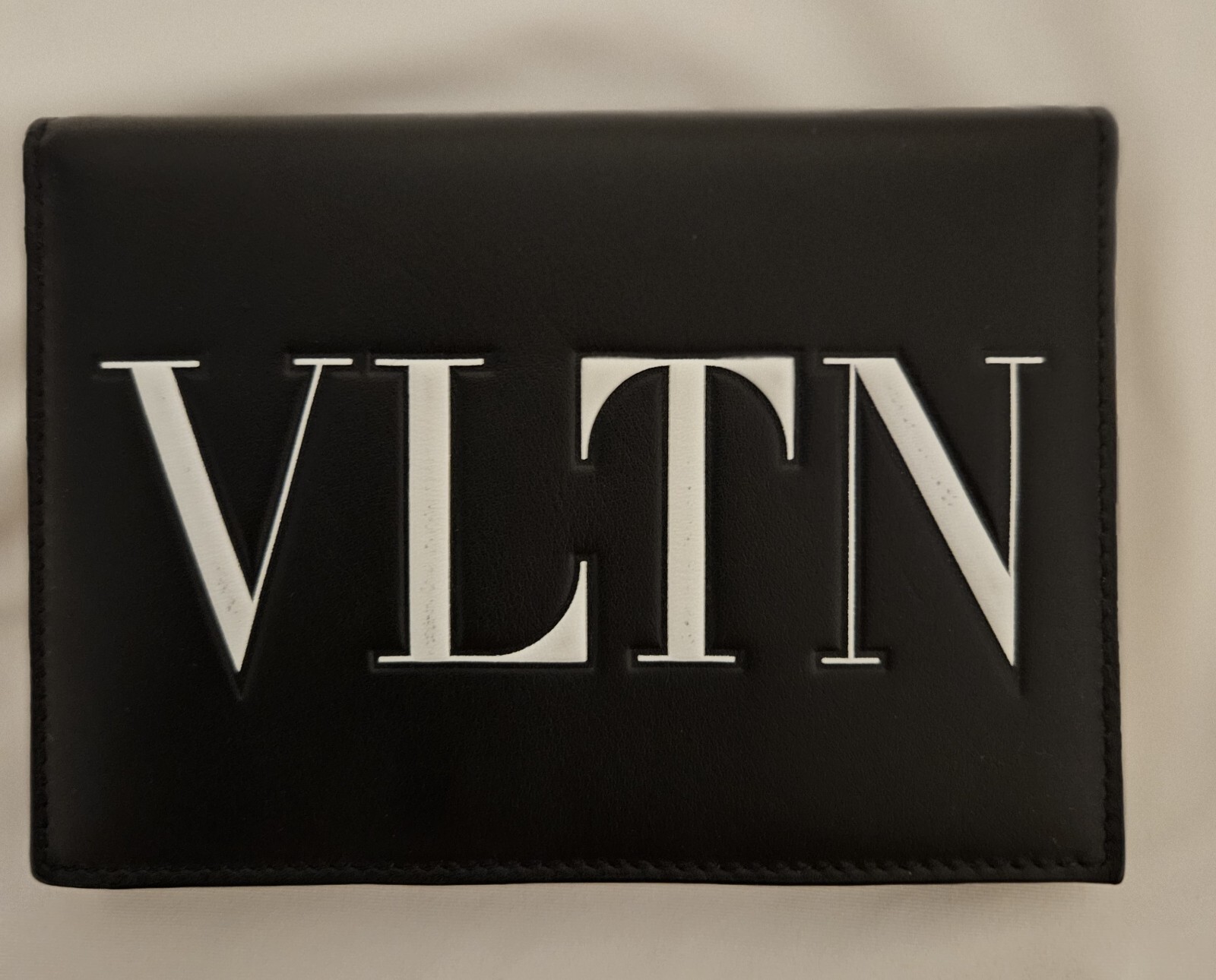 Valentino Garavani VLTN Logo Passport/Card Holder Bla… - Gem