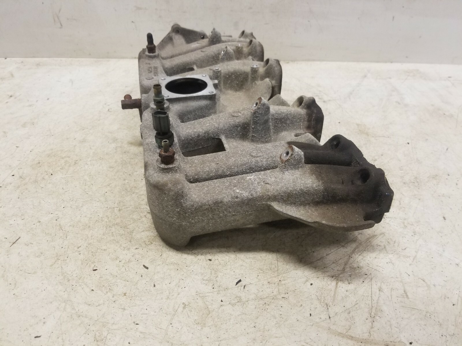 Jeep Wrangler TJ 4.0L Intake Manifold 1997-1998 6 cylinder Fuel ...
