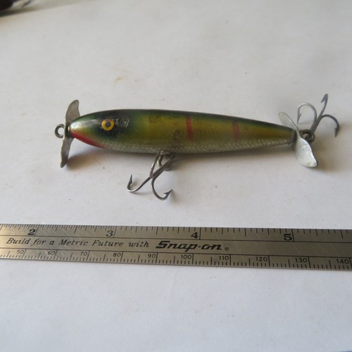 FISHING LURE UNKNOWN 3¼" VINTAGE 2 PROPS MINNOW BLACK BACK & SILVER ...