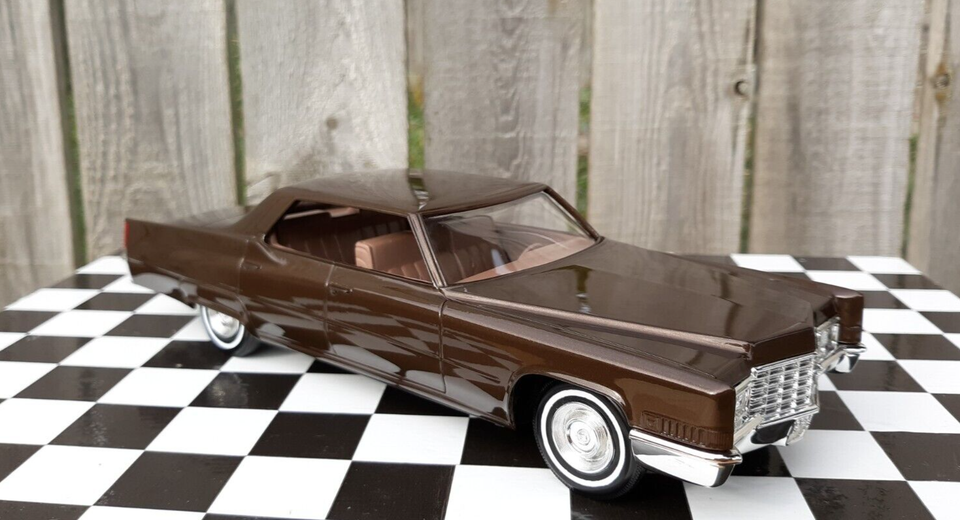 1969 Cadillac 4dr Deville 1:25 Scale Resin model kit. Decko Car Co. Kit ...