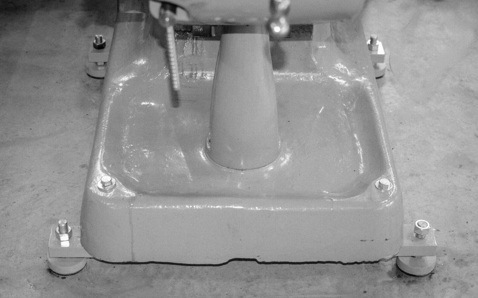 Knee Mill Leveling Feet KIT w/SUPPORT BARS - Series 1 Bridgeport ...