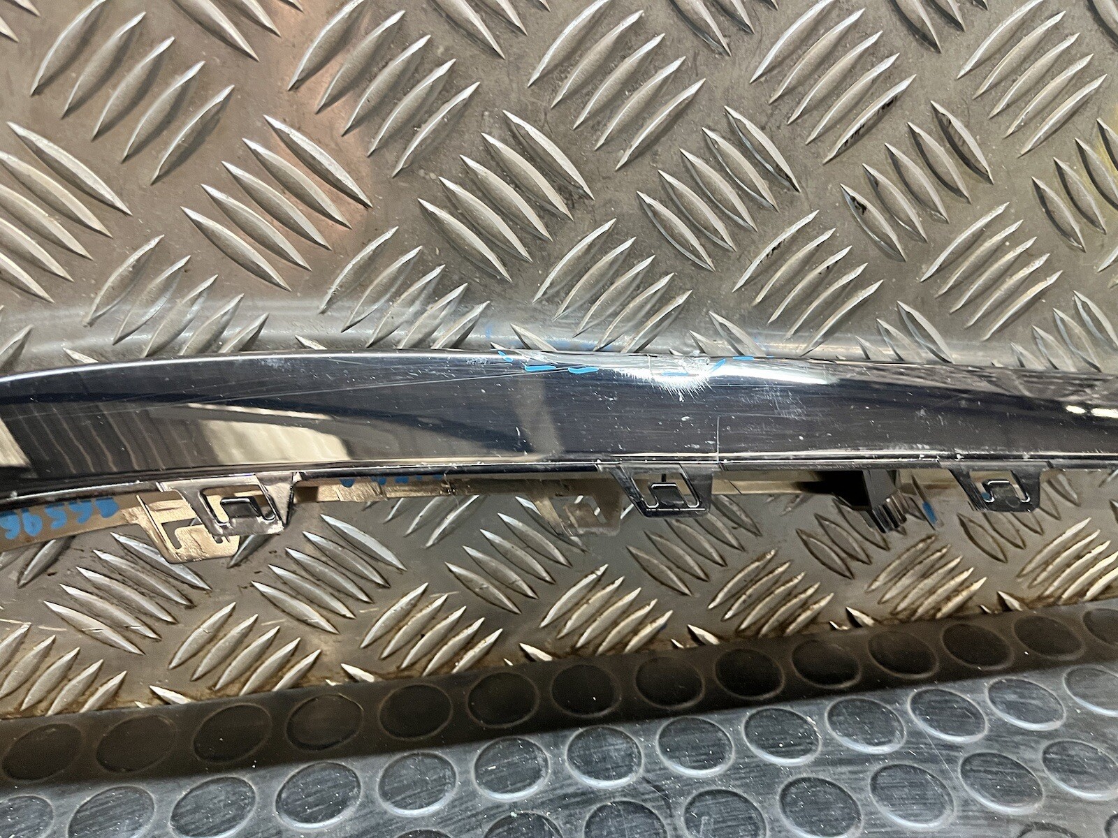 GENUINE HYUNDAI TUCSON NX4 FRONT BUMPER RIGHT CHROME TRIM 86596-N7010 ...