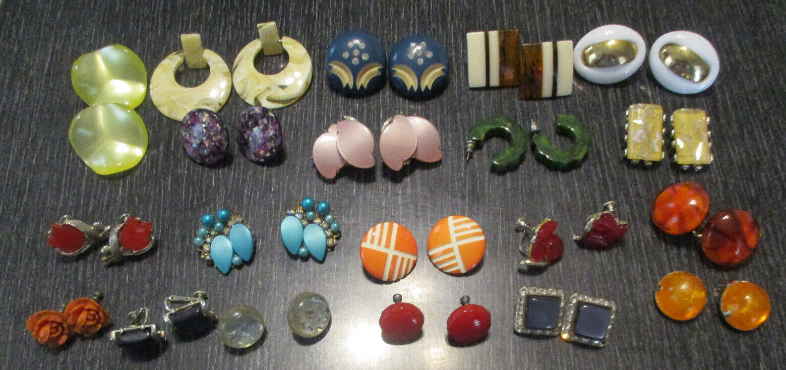 Lot 20 Vtg Bakelite Lucite Assorted Styles Mostly Cli… - Gem