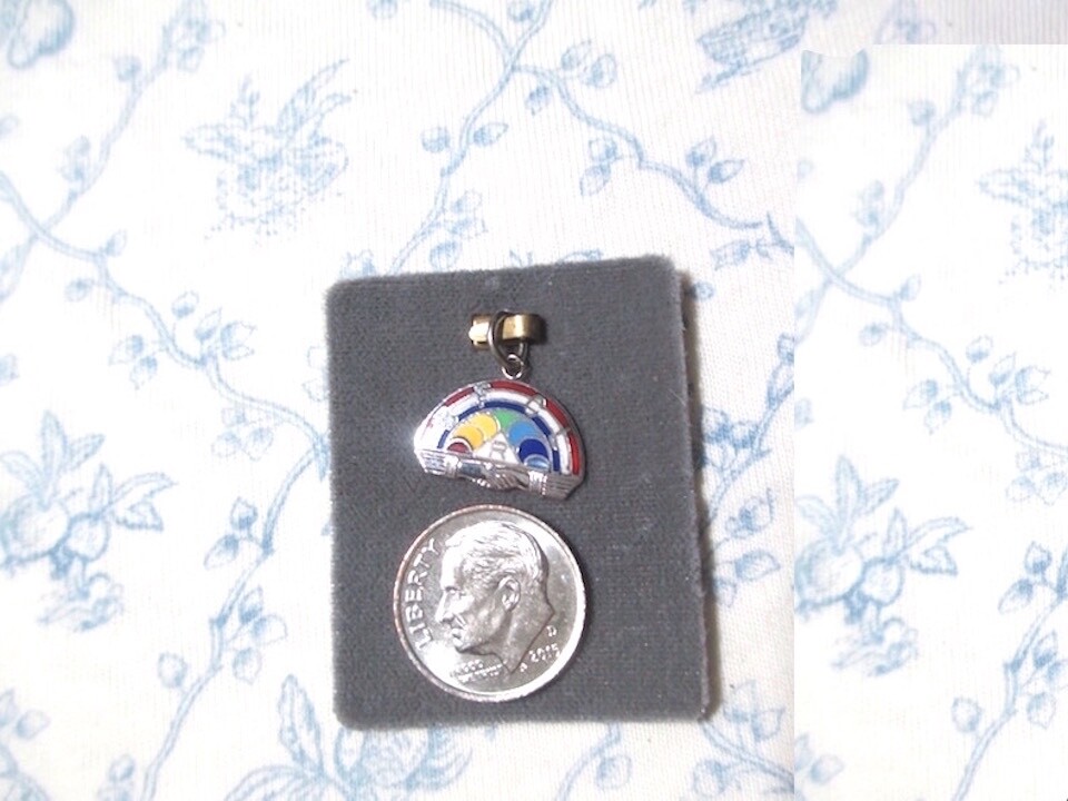 Estate 50s-60s NOC Ster enam DISK CHARM: pretty RAINBOW GIRLS emblem | eBay