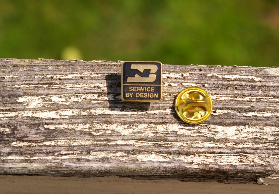 BN Service By Design Burlington Northern Railroad Metal Enamel Lapel ...