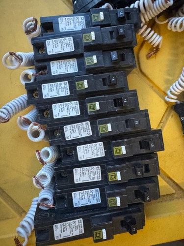 (LOT OF 10 ) Square D Homeline HOM115CAFI 15 Amp 1 Pole CAFCI Circuit ...