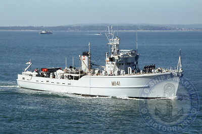 Royal Navy Ton-Class Minesweeper HMS GLASSERTON M1141 - 6x4 (10x15 ...