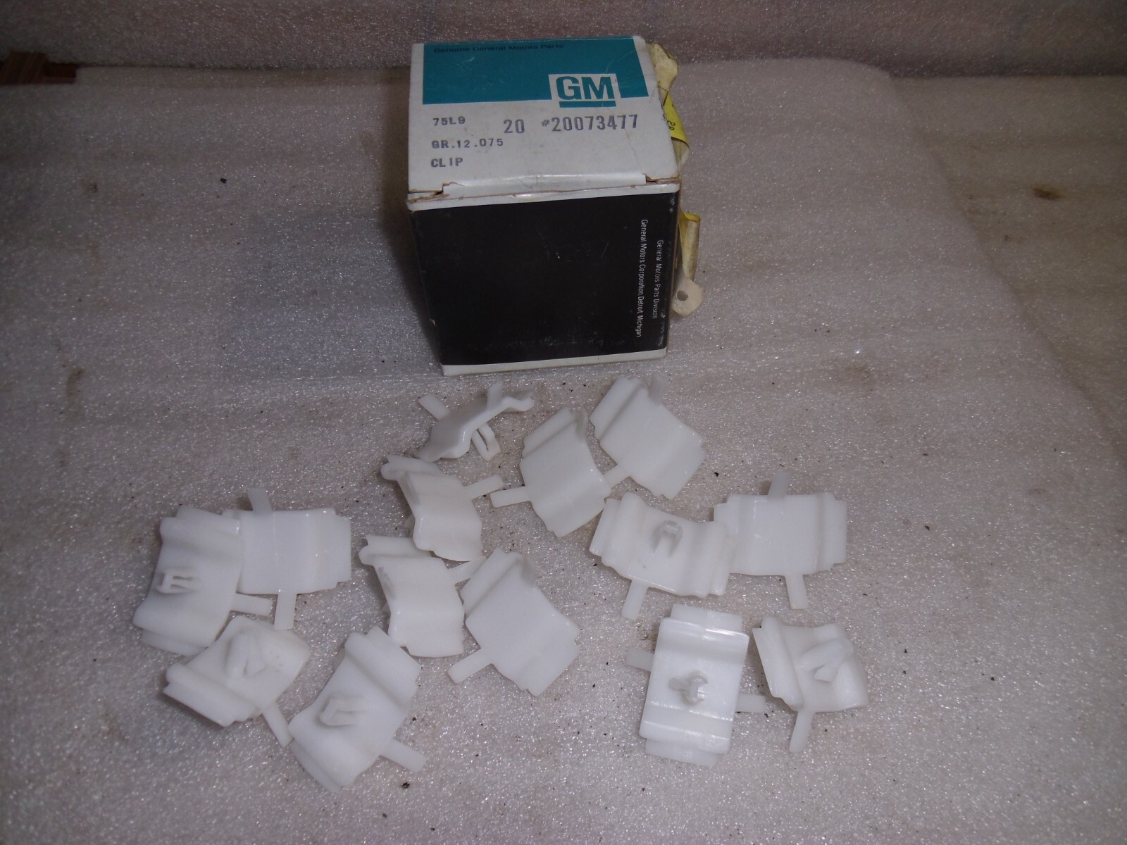 78 79 80 Olds Cutlass Vinyl Top Moulding Clips - Lock Pillar - NOS - GM ...