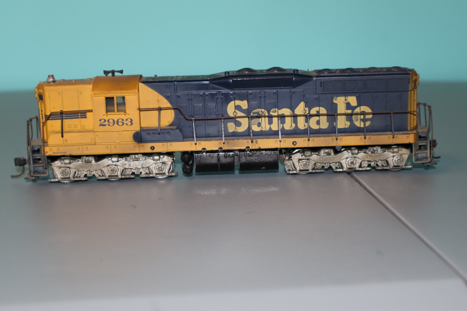 Athearn SD9 Santa Fe #2963 Powered with Metal Rails | eBay