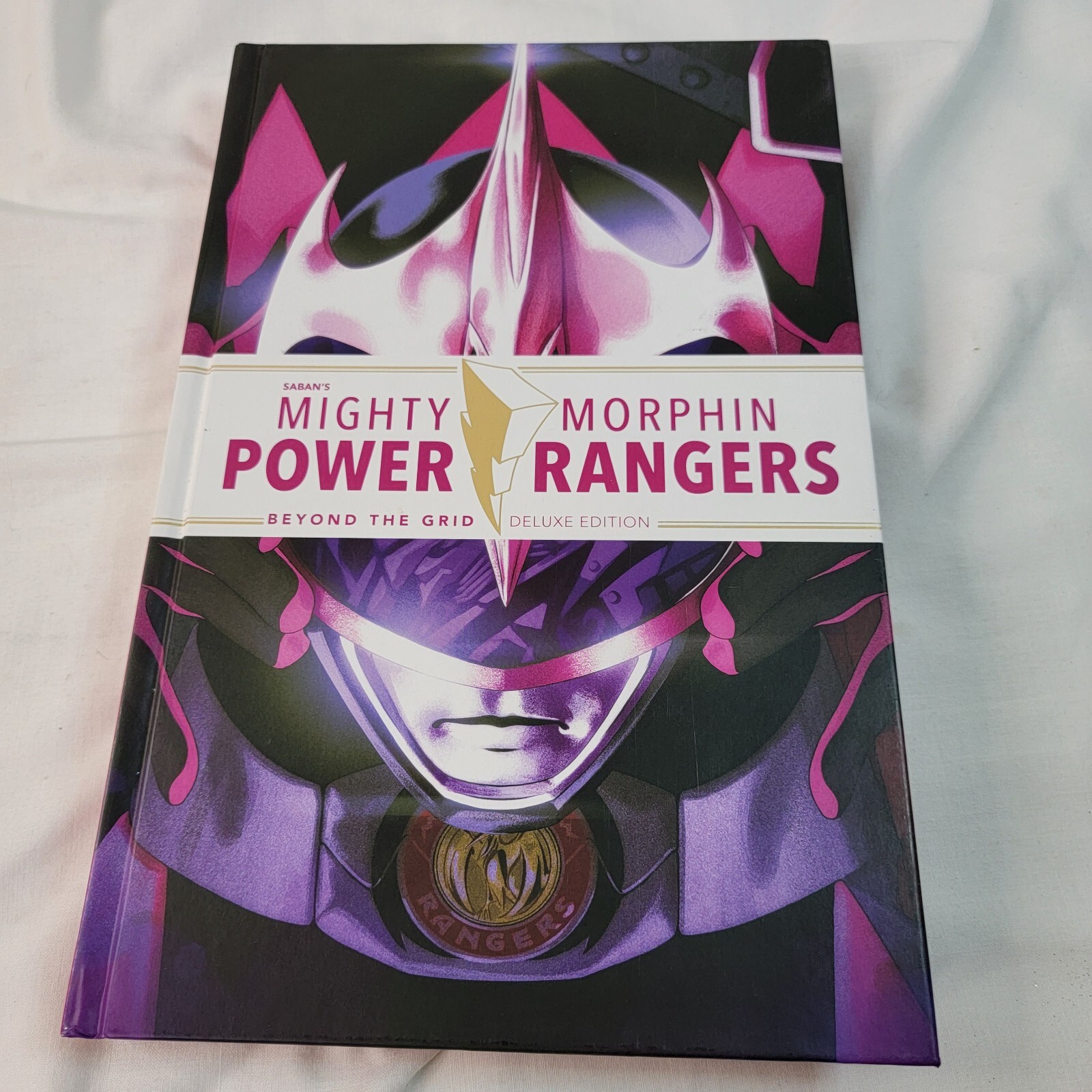 Mighty Morphin Power Rangers Beyond the Grid Deluxe Hardcover Edition ...