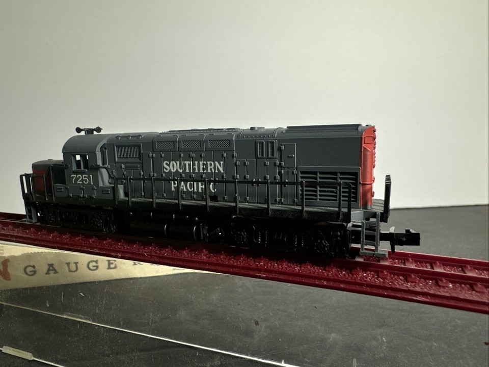 N-scale Alco C420 Southern Pacific Locomotive 7251 #46 | eBay