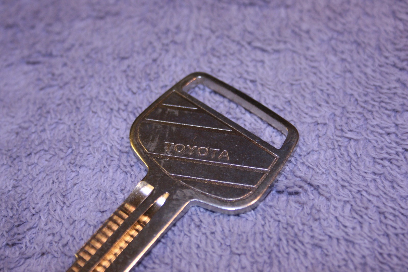 90999-00163 Uncut Key Blank - Celica Echo Land Cruiser MR2 - Genuine ...