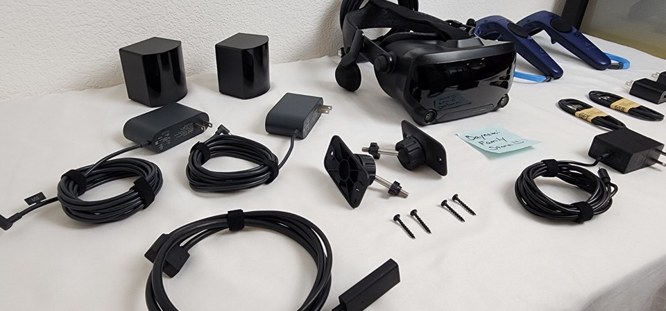 Valve Index PC VR Headset Full Kit w/ 2.0 Base Stations & 2.0 Vive ...