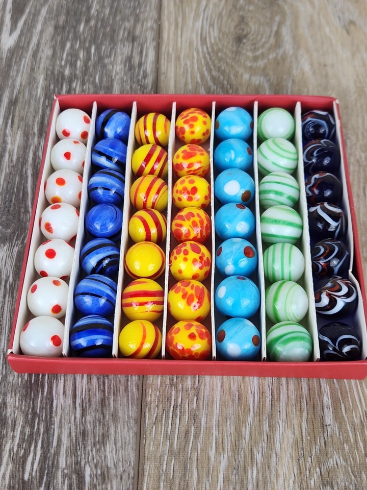 AKRO AGATES Marbles Shoot Straight Box of (49) Akro Agate Marble ...