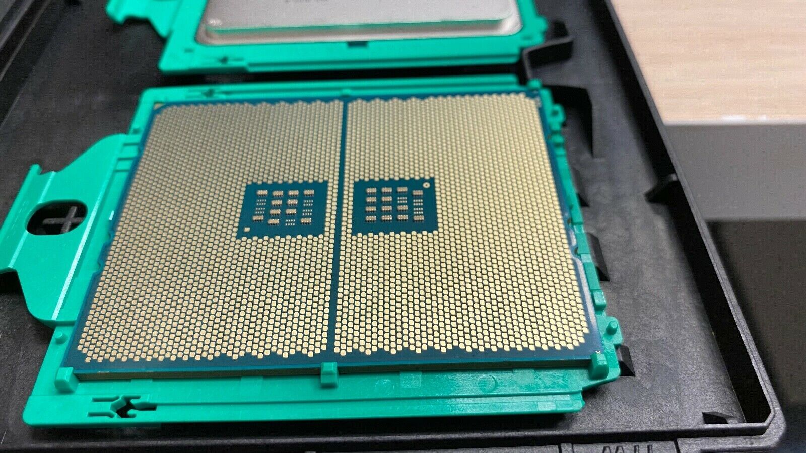 AMD+Epyc+7402P+Server+Processor+%283.35+GHz%2C+24+Cores%2C+Socket+SP3 ...