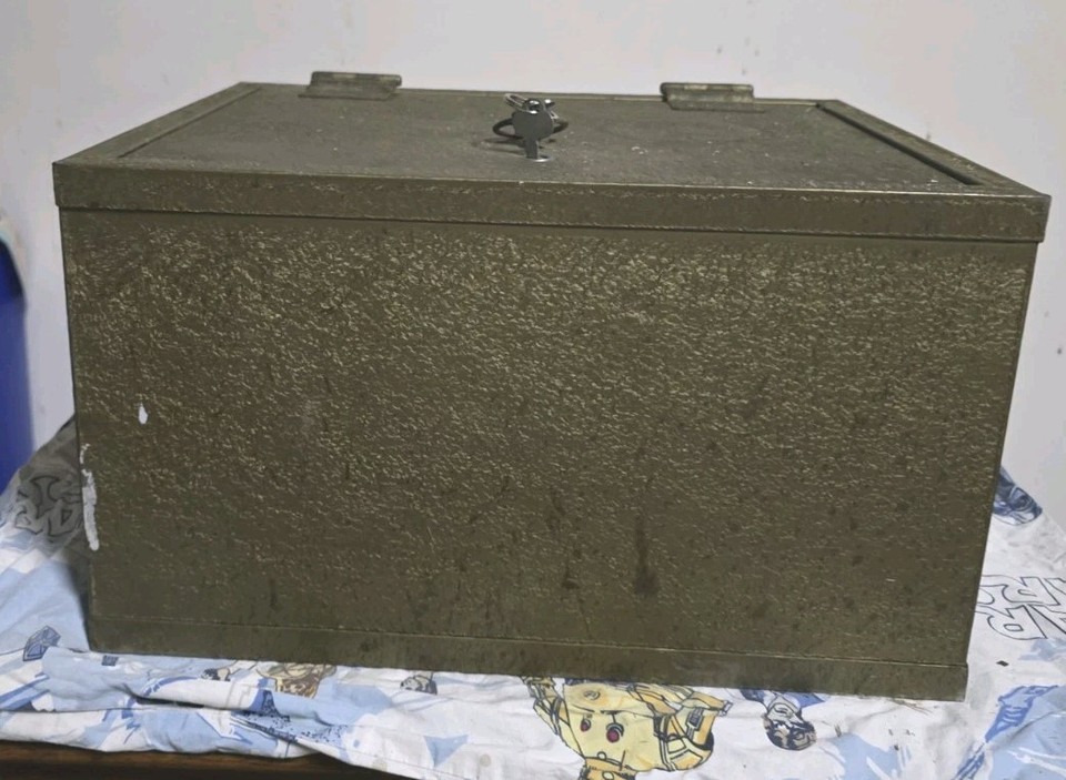 Vintage Victor Fire-Proof Strong Box Safe Key Included HEAVY | eBay