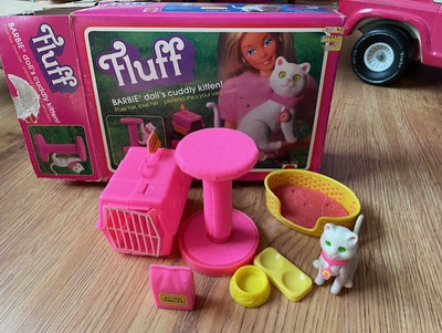 1982 Fluff Barbie's Pet Cat Kitten w/ Carrier Scratch Post Bed Food ...