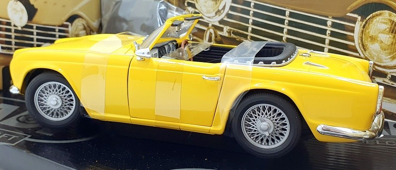 Jadi 1/18 Scale Diecast JM-98096 - Triumph TR4 Roadster - Yellow | eBay