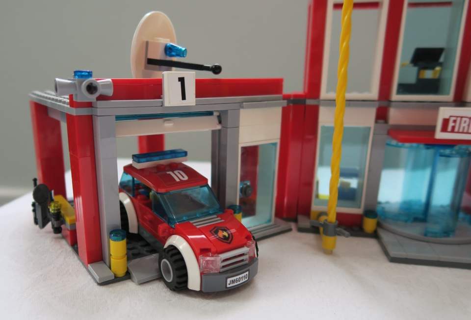 LEGO SET 60110 FIRE STATION | eBay UK