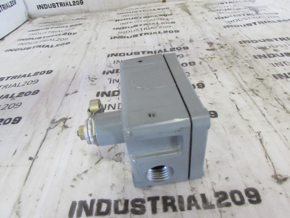 MICRO SWITCH SPLASH PROOF SWITCH 0P-AR 8938 NEW | eBay