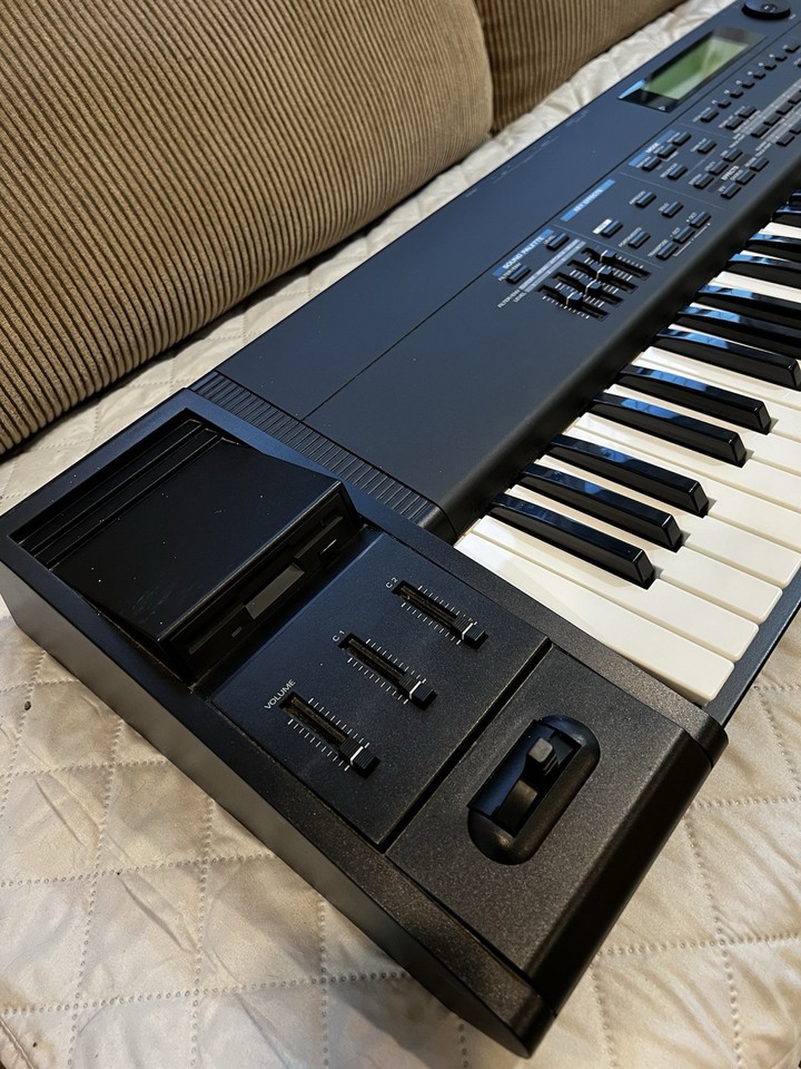 Roland XP-80 With Wheeled Flight Case | eBay