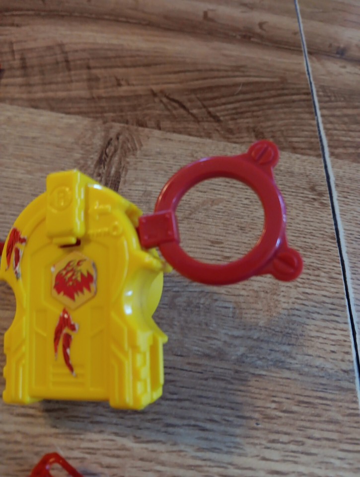 Beyblade Yellow Red Right Spin Shooter Launcher RED RIPCORD | eBay