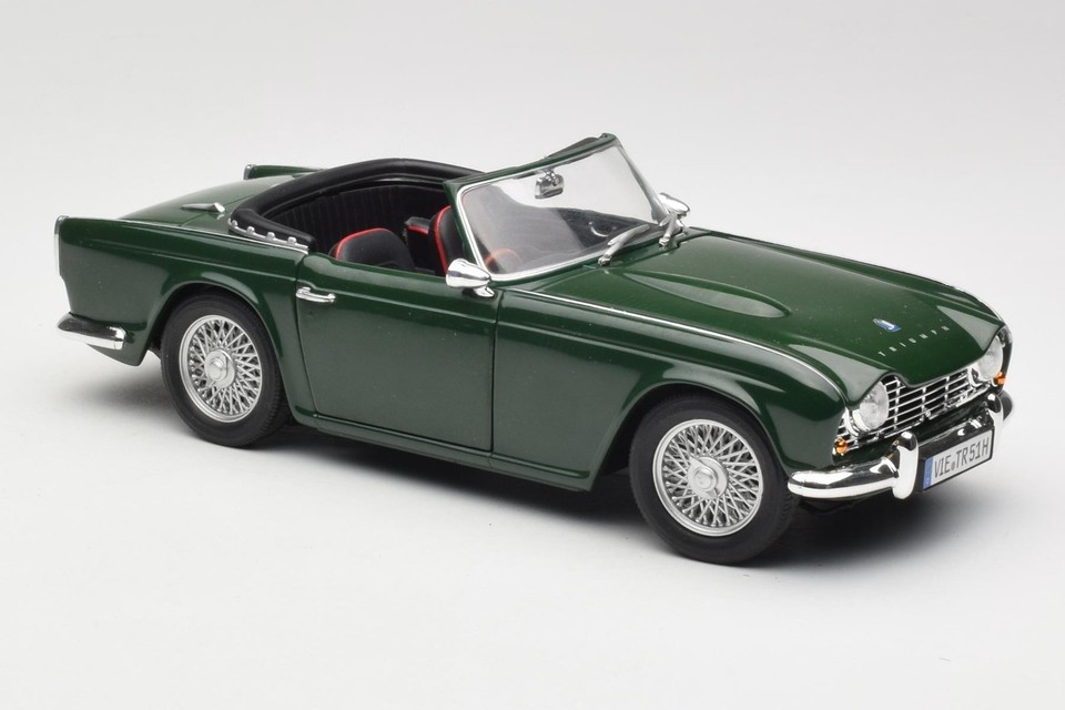 08827-T1 Triumph TR4 British Racing Green Revell 1/18 | eBay