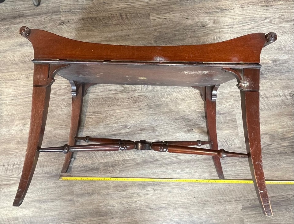 Antique Berkey & Gay Furniture Company Mahogany Center Table, Circa ...