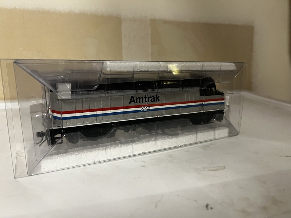 Rapido HO 83109 F40PH Later Phase w/ Ditchlights - Amtrak Phase 3 322 ...