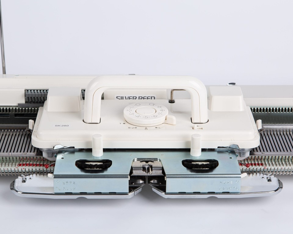 Silver Reed SK280 Knitting Machine standard gauge 4.5mm punchcard ...