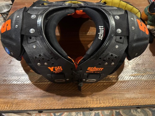 Schutt football shoulder pads Y flex 500 Youth medium 13-14” BLK 30-32 ...