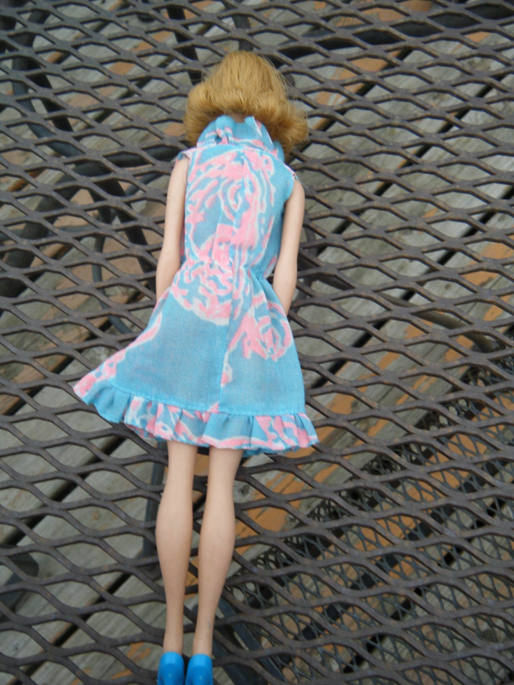VINTAGE MIDGE BARBIE DOLL IN ORIGINAL RUFFLES 'N SWIRLS TAGGED DRESS | eBay