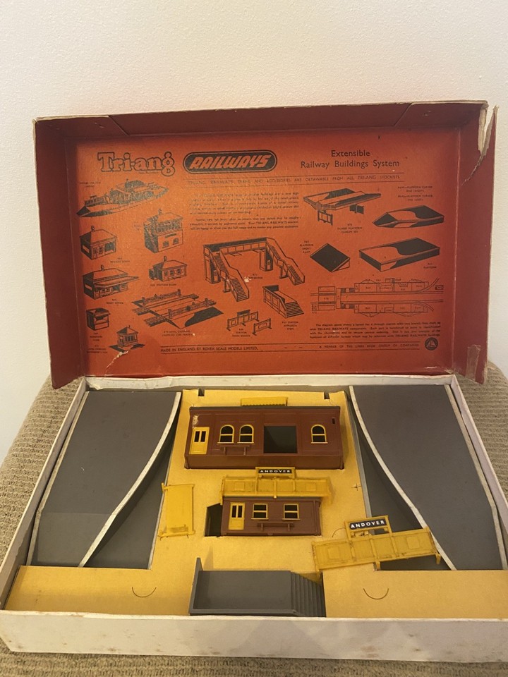 TRI-ANG RAILWAYS OO GAUGE R81 STATION SET FREE POST | eBay UK