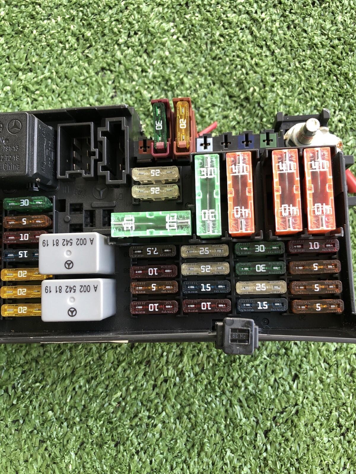 06-13 Mercedes W251 R350 GL450 ML550 Rear Relay SAM Fuse Box 1645403372 ...